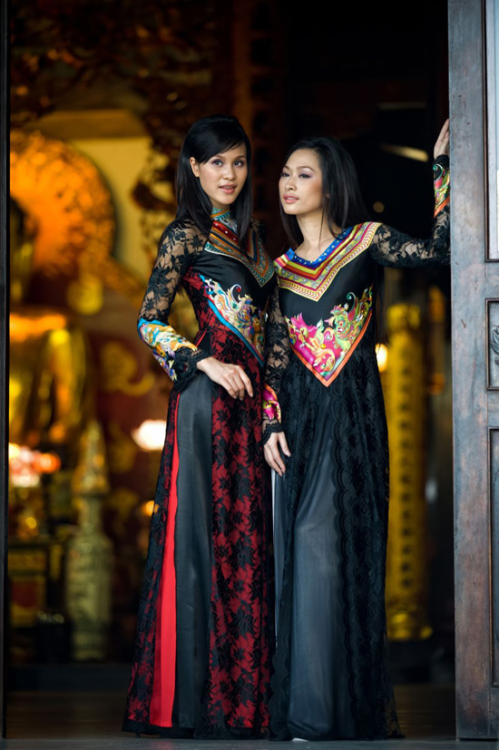 Ao dai - Vietnamese traditional long dress. | SkyscraperCity Forum