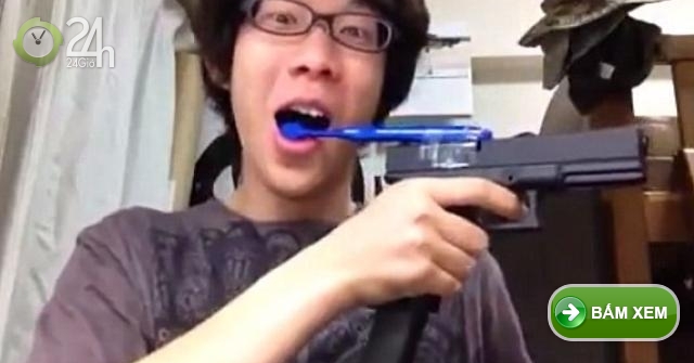 Video: Chàng trai dùng súng tự động để đánh răng