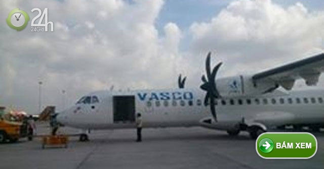 Máy bay ATR 72 bị xe kéo hàng đâm hỏng