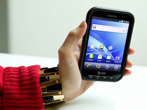 Dien thoai Sky Pantech P9060: thiết kế và cấu hình mới