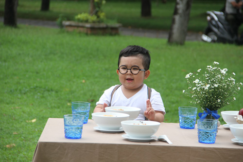 Kutin trở thành gương mặt đại diện cho cháo Thiên Ngọc